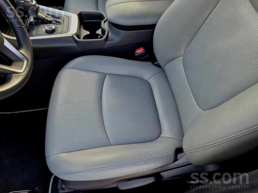 Grey Toyota RAV4 2021 in Riga, with an engine capacity of 2.50 L and mileage of 85 thousand km for 27200 €, photo 8 on AUTOMOTO.COM.LV