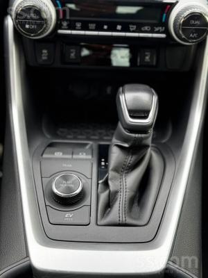 Grey Toyota RAV4 2021 in Riga, with an engine capacity of 2.50 L and mileage of 85 thousand km for 27200 €, photo 9 on AUTOMOTO.COM.LV