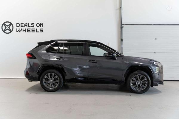 Pelēks Toyota RAV4 2021 Viļņa, ar dzinēja tilpumu 2.49 L un nobraukumu 80 tūkst. km par 31900 €, foto 3 vietnē AUTOMOTO.COM.LV
