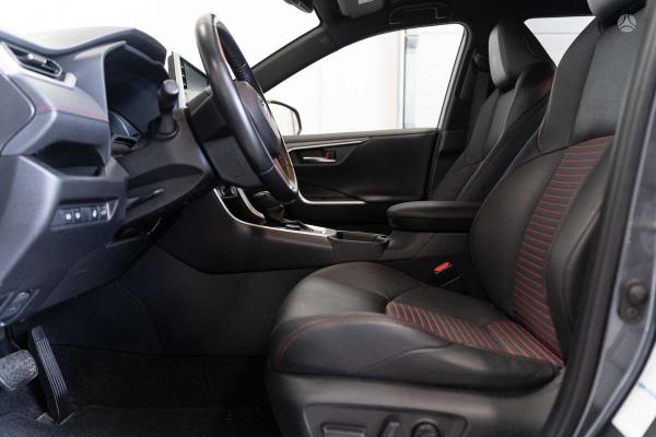 Pelēks Toyota RAV4 2021 Viļņa, ar dzinēja tilpumu 2.49 L un nobraukumu 80 tūkst. km par 31900 €, foto 10 vietnē AUTOMOTO.COM.LV