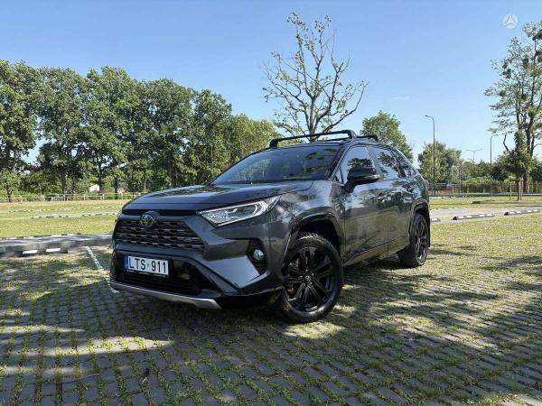 Grey Toyota RAV4 2021 in Kaunas, with an engine capacity of 2.49 L and mileage of 100 thousand km for 31200 €, photo 1 on AUTOMOTO.COM.LV