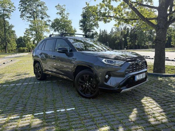 Grey Toyota RAV4 2021 in Kaunas, with an engine capacity of 2.49 L and mileage of 100 thousand km for 31200 €, photo 2 on AUTOMOTO.COM.LV