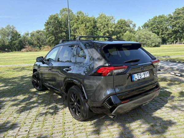 Grey Toyota RAV4 2021 in Kaunas, with an engine capacity of 2.49 L and mileage of 100 thousand km for 31200 €, photo 3 on AUTOMOTO.COM.LV