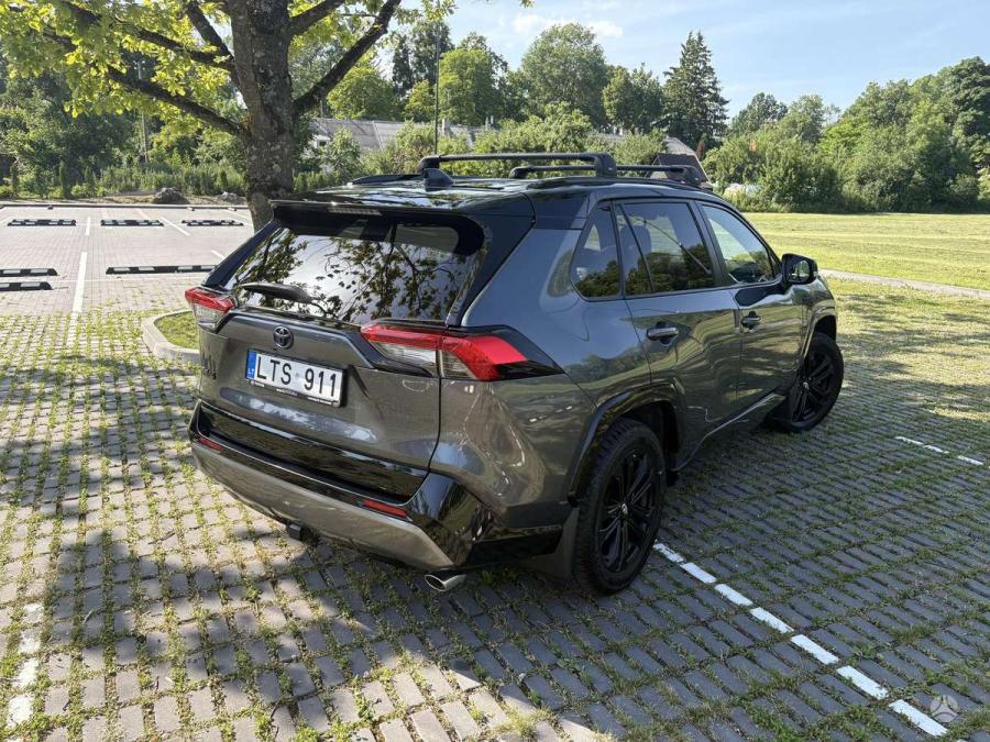 Pelēks Toyota RAV4 2021 Kauņa, ar dzinēja tilpumu 2.49 L un nobraukumu 100 tūkst. km par 31200 €, foto 5 vietnē AUTOMOTO.COM.LV
