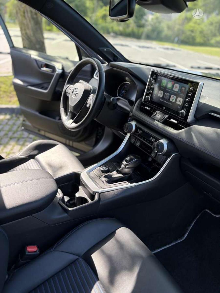 Pelēks Toyota RAV4 2021 Kauņa, ar dzinēja tilpumu 2.49 L un nobraukumu 100 tūkst. km par 31200 €, foto 7 vietnē AUTOMOTO.COM.LV
