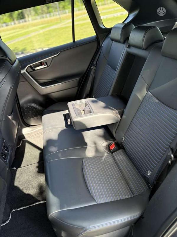 Grey Toyota RAV4 2021 in Kaunas, with an engine capacity of 2.49 L and mileage of 100 thousand km for 31200 €, photo 9 on AUTOMOTO.COM.LV