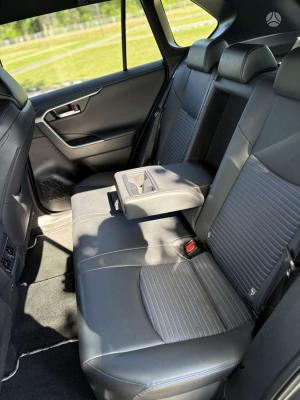 Pelēks Toyota RAV4 2021 Kauņa, ar dzinēja tilpumu 2.49 L un nobraukumu 100 tūkst. km par 31200 €, foto 10 vietnē AUTOMOTO.COM.LV
