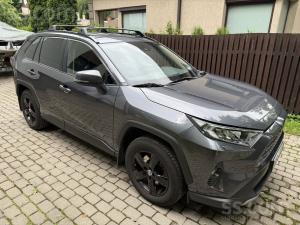 Pelēks Toyota RAV4 2021 Rīga, ar dzinēja tilpumu 2.00 L un nobraukumu 49 tūkst. km par 25700 €, foto 5 vietnē AUTOMOTO.COM.LV