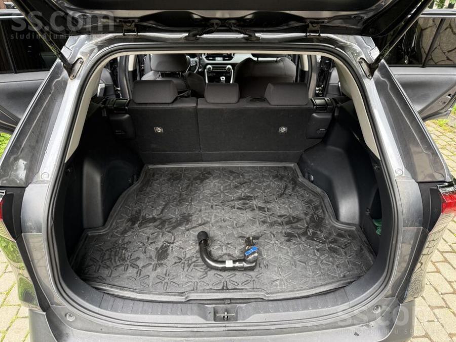 Pelēks Toyota RAV4 2021 Rīga, ar dzinēja tilpumu 2.00 L un nobraukumu 49 tūkst. km par 25700 €, foto 6 vietnē AUTOMOTO.COM.LV