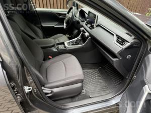 Pelēks Toyota RAV4 2021 Rīga, ar dzinēja tilpumu 2.00 L un nobraukumu 49 tūkst. km par 25700 €, foto 11 vietnē AUTOMOTO.COM.LV