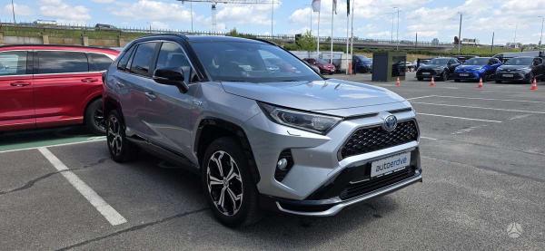 Grey Toyota RAV4 2021 in Vilnius, with an engine capacity of 2.49 L and mileage of 138 thousand km for 31750 €, photo 3 on AUTOMOTO.COM.LV