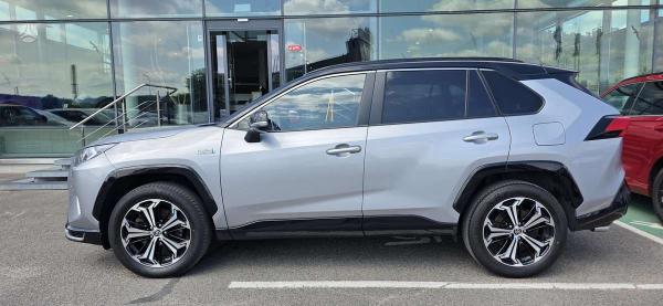Grey Toyota RAV4 2021 in Vilnius, with an engine capacity of 2.49 L and mileage of 138 thousand km for 31750 €, photo 6 on AUTOMOTO.COM.LV