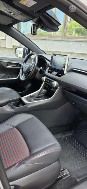 Grey Toyota RAV4 2021 in Vilnius, with an engine capacity of 2.49 L and mileage of 138 thousand km for 31750 €, photo 22 on AUTOMOTO.COM.LV