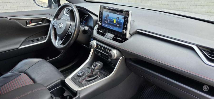 Grey Toyota RAV4 2021 in Vilnius, with an engine capacity of 2.49 L and mileage of 138 thousand km for 31750 €, photo 23 on AUTOMOTO.COM.LV