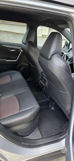 Grey Toyota RAV4 2021 in Vilnius, with an engine capacity of 2.49 L and mileage of 138 thousand km for 31750 €, photo 24 on AUTOMOTO.COM.LV