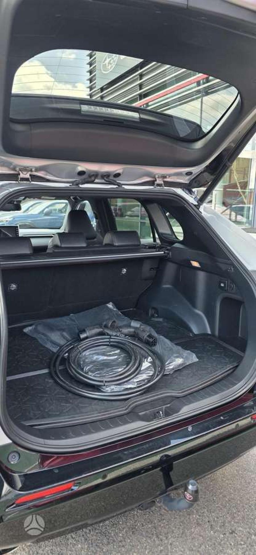 Grey Toyota RAV4 2021 in Vilnius, with an engine capacity of 2.49 L and mileage of 138 thousand km for 31750 €, photo 27 on AUTOMOTO.COM.LV