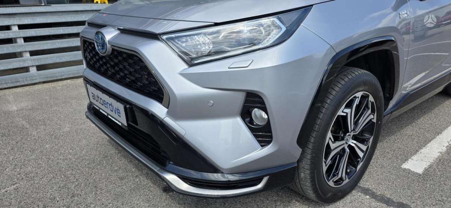 Grey Toyota RAV4 2021 in Vilnius, with an engine capacity of 2.49 L and mileage of 138 thousand km for 31750 €, photo 30 on AUTOMOTO.COM.LV