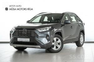 Серый Тойота РАВ 4 2021 в Рига, объемом двигателя 2.00 л и пробегом 82 тыс. км за 22900 €, фото  на AUTOMOTO.COM.LV