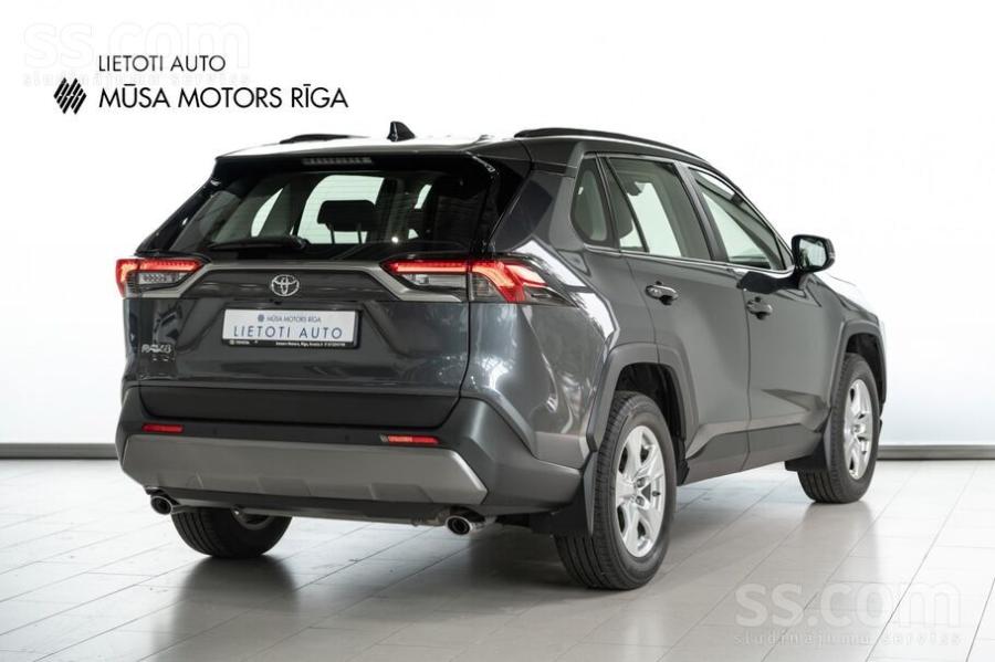 Pelēks Toyota RAV4 2021 Rīga, ar dzinēja tilpumu 2.00 L un nobraukumu 82 tūkst. km par 22900 €, foto 3 vietnē AUTOMOTO.COM.LV