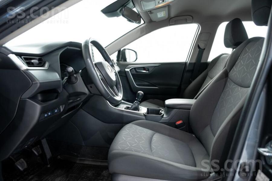Pelēks Toyota RAV4 2021 Rīga, ar dzinēja tilpumu 2.00 L un nobraukumu 82 tūkst. km par 22900 €, foto 8 vietnē AUTOMOTO.COM.LV