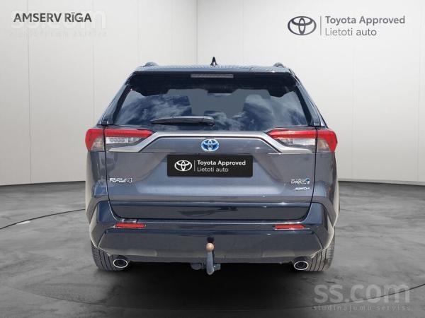 Grey Toyota RAV4 2021 in Riga, with an engine capacity of 2.50 L and mileage of 105 thousand km for 33700 €, photo 6 on AUTOMOTO.COM.LV