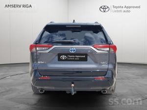 Grey Toyota RAV4 2021 in Riga, with an engine capacity of 2.50 L and mileage of 105 thousand km for 33700 €, photo 7 on AUTOMOTO.COM.LV