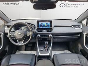 Grey Toyota RAV4 2021 in Riga, with an engine capacity of 2.50 L and mileage of 105 thousand km for 33700 €, photo 10 on AUTOMOTO.COM.LV