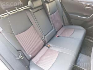 Grey Toyota RAV4 2021 in Riga, with an engine capacity of 2.50 L and mileage of 105 thousand km for 33700 €, photo 14 on AUTOMOTO.COM.LV