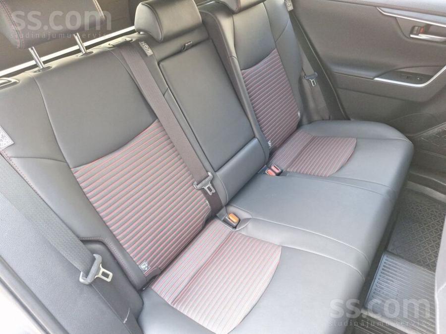 Grey Toyota RAV4 2021 in Riga, with an engine capacity of 2.50 L and mileage of 105 thousand km for 33700 €, photo 14 on AUTOMOTO.COM.LV