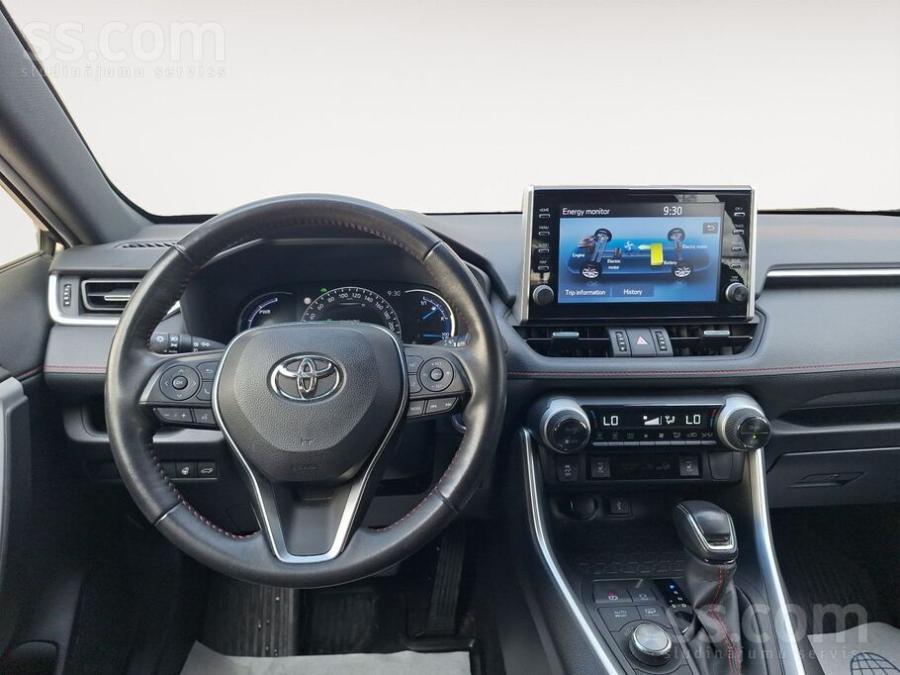Grey Toyota RAV4 2021 in Riga, with an engine capacity of 2.50 L and mileage of 105 thousand km for 33700 €, photo 15 on AUTOMOTO.COM.LV