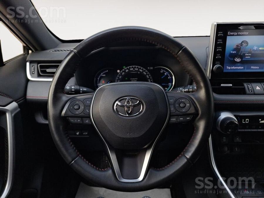 Grey Toyota RAV4 2021 in Riga, with an engine capacity of 2.50 L and mileage of 105 thousand km for 33700 €, photo 16 on AUTOMOTO.COM.LV