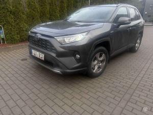 Grey Toyota RAV4 2021 in Vilnius, with an engine capacity of 2.49 L and mileage of 111 thousand km for 25500 €, photo 9 on AUTOMOTO.COM.LV
