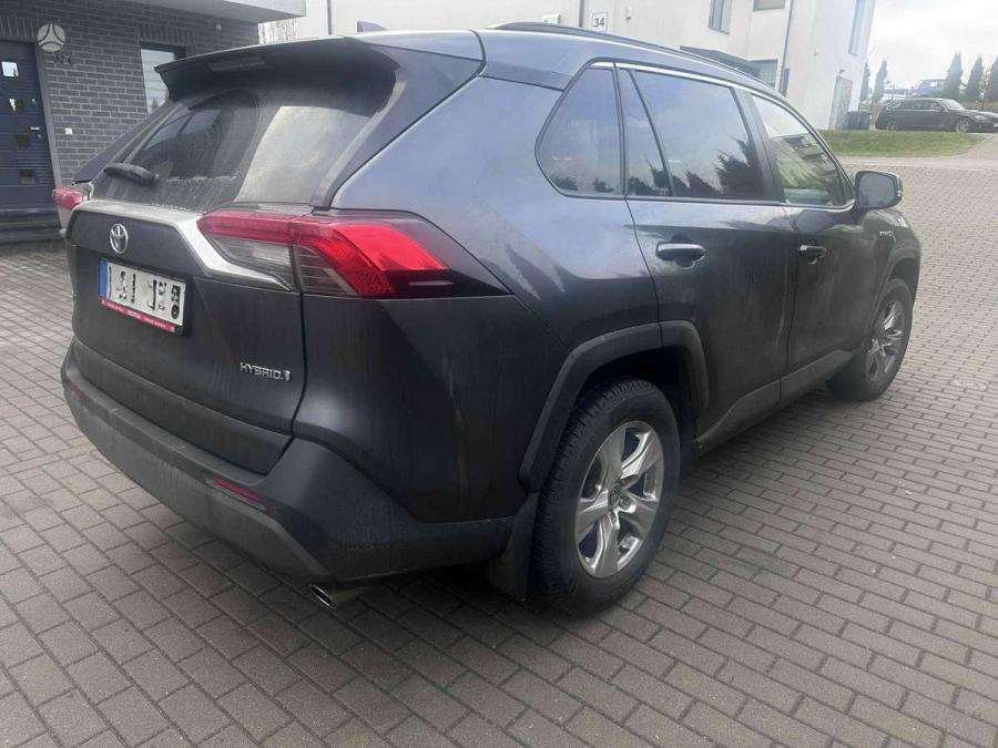 Grey Toyota RAV4 2021 in Vilnius, with an engine capacity of 2.49 L and mileage of 111 thousand km for 25500 €, photo 10 on AUTOMOTO.COM.LV