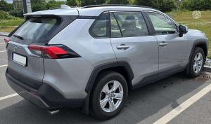 Grey Toyota RAV4 2021 in Vilnius, with an engine capacity of 1.99 L and mileage of 49 thousand km for 25200 €, photo 4 on AUTOMOTO.COM.LV