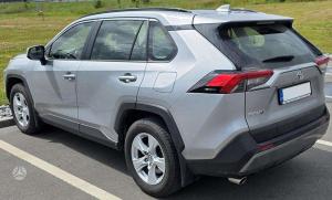 Grey Toyota RAV4 2021 in Vilnius, with an engine capacity of 1.99 L and mileage of 49 thousand km for 25200 €, photo 5 on AUTOMOTO.COM.LV