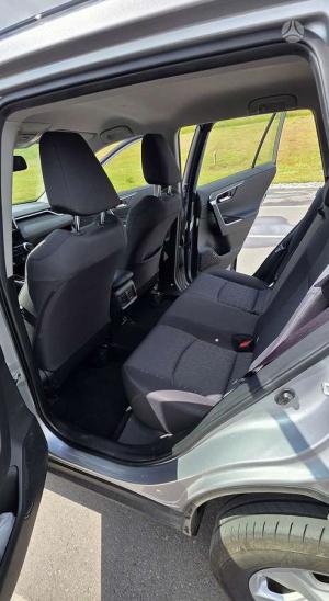 Grey Toyota RAV4 2021 in Vilnius, with an engine capacity of 1.99 L and mileage of 49 thousand km for 25200 €, photo 9 on AUTOMOTO.COM.LV