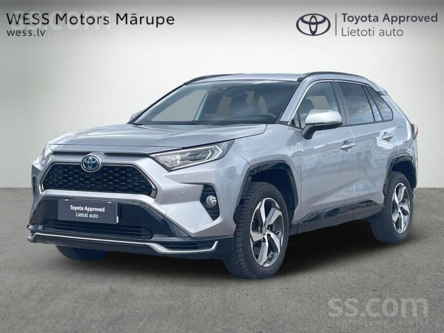 Grey Toyota RAV4 2021 in Riga, with an engine capacity of 2.50 L and mileage of 92 thousand km for 38590 €, photo 1 on AUTOMOTO.COM.LV