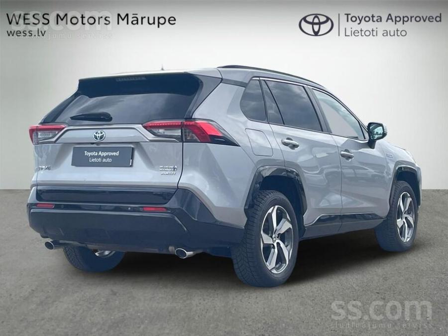 Grey Toyota RAV4 2021 in Riga, with an engine capacity of 2.50 L and mileage of 92 thousand km for 38590 €, photo 3 on AUTOMOTO.COM.LV