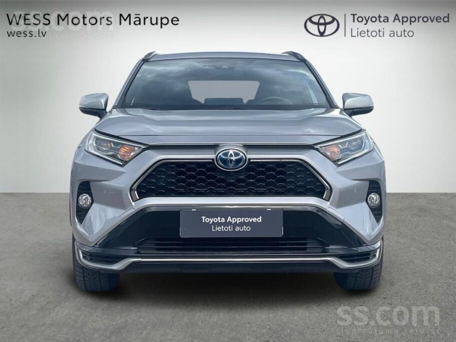 Grey Toyota RAV4 2021 in Riga, with an engine capacity of 2.50 L and mileage of 92 thousand km for 38590 €, photo 6 on AUTOMOTO.COM.LV