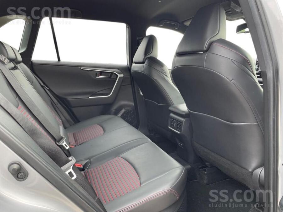 Grey Toyota RAV4 2021 in Riga, with an engine capacity of 2.50 L and mileage of 92 thousand km for 38590 €, photo 8 on AUTOMOTO.COM.LV