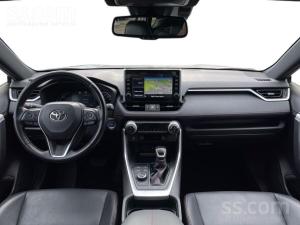 Grey Toyota RAV4 2021 in Riga, with an engine capacity of 2.50 L and mileage of 92 thousand km for 38590 €, photo 9 on AUTOMOTO.COM.LV
