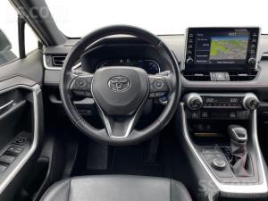 Grey Toyota RAV4 2021 in Riga, with an engine capacity of 2.50 L and mileage of 92 thousand km for 38590 €, photo 10 on AUTOMOTO.COM.LV
