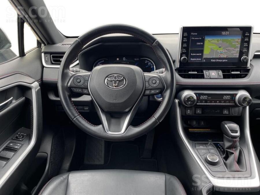 Grey Toyota RAV4 2021 in Riga, with an engine capacity of 2.50 L and mileage of 92 thousand km for 38590 €, photo 10 on AUTOMOTO.COM.LV