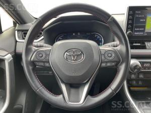 Grey Toyota RAV4 2021 in Riga, with an engine capacity of 2.50 L and mileage of 92 thousand km for 38590 €, photo 13 on AUTOMOTO.COM.LV