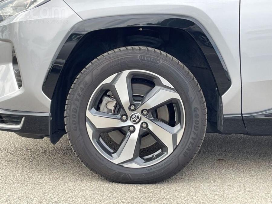 Grey Toyota RAV4 2021 in Riga, with an engine capacity of 2.50 L and mileage of 92 thousand km for 38590 €, photo 16 on AUTOMOTO.COM.LV