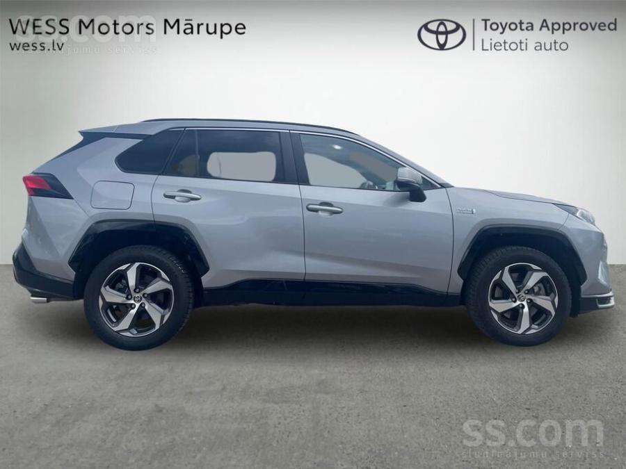 Grey Toyota RAV4 2021 in Riga, with an engine capacity of 2.50 L and mileage of 92 thousand km for 38590 €, photo 17 on AUTOMOTO.COM.LV