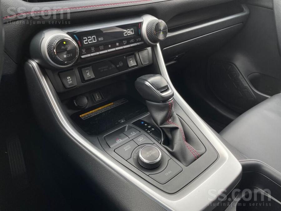 Grey Toyota RAV4 2021 in Riga, with an engine capacity of 2.50 L and mileage of 92 thousand km for 38590 €, photo 21 on AUTOMOTO.COM.LV