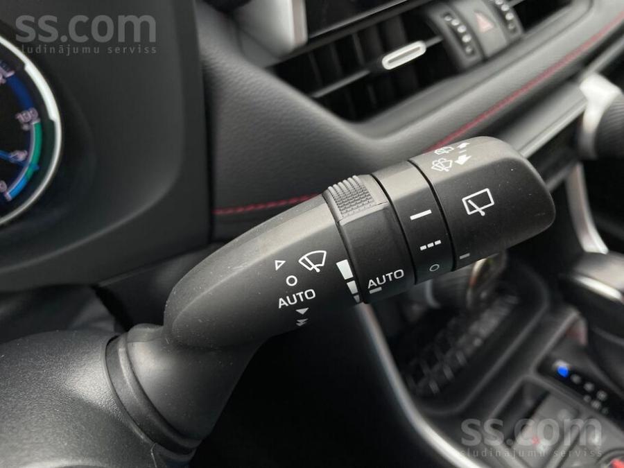 Grey Toyota RAV4 2021 in Riga, with an engine capacity of 2.50 L and mileage of 92 thousand km for 38590 €, photo 25 on AUTOMOTO.COM.LV