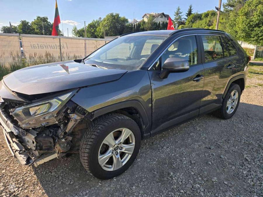 Grey Toyota RAV4 2021 in Siauliai, with an engine capacity of 1.99 L and mileage of 101 thousand km for 14777 €, photo 8 on AUTOMOTO.COM.LV