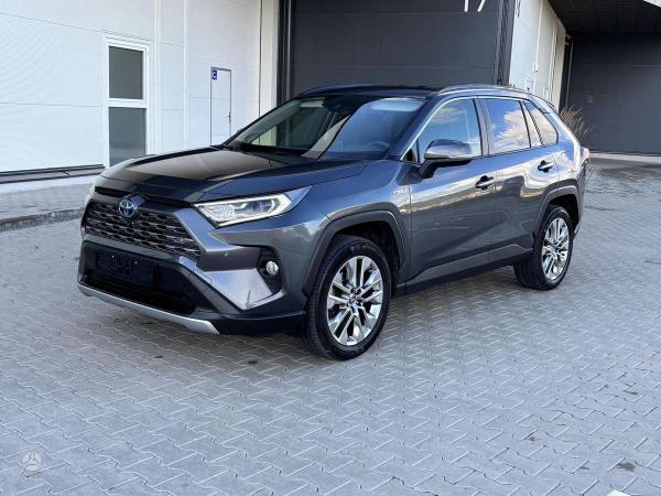 Pelēks Toyota RAV4 2021 Viļņa, ar dzinēja tilpumu 2.49 L un nobraukumu 220 tūkst. km par 26700 €, foto 1 vietnē AUTOMOTO.COM.LV